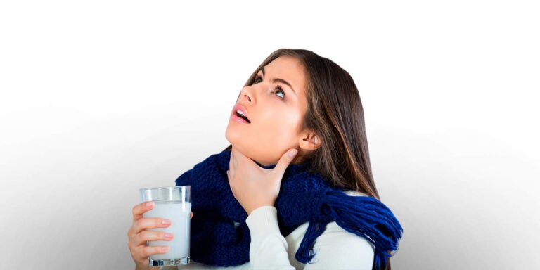 ¿Hacer gárgaras regularmente con agua y sal reduce el dolor de garganta ...